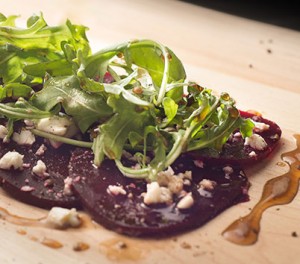 Carpaccio de betteraves et caramel à la bière – Goutez le Québec